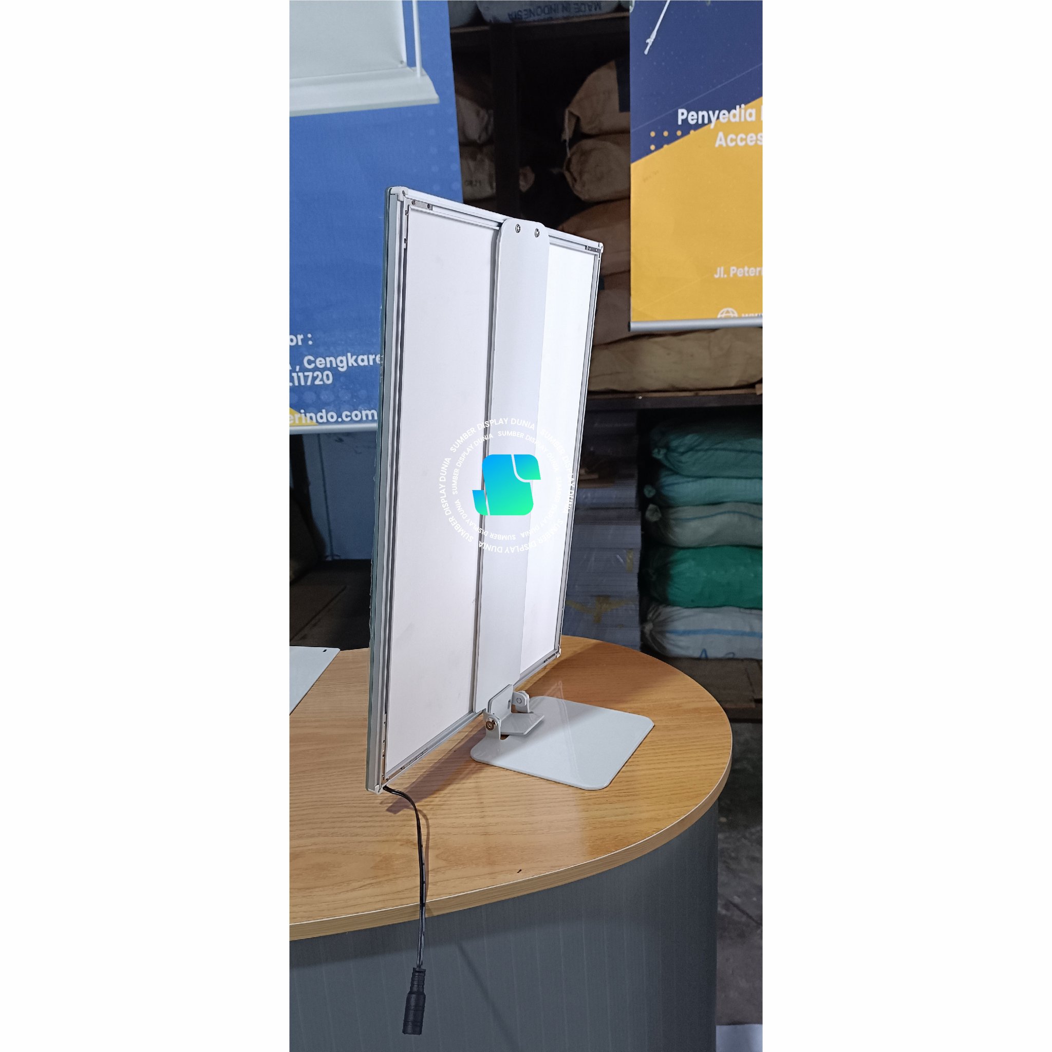 Slim Lightbox Desktop Stand