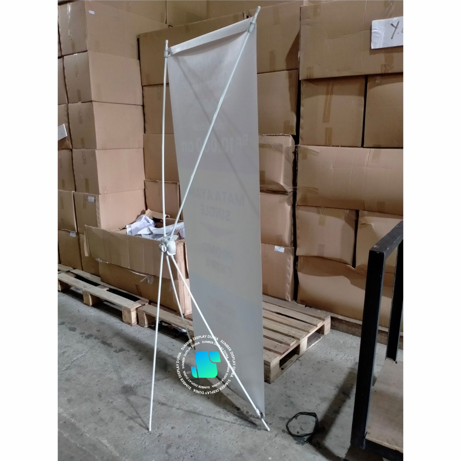 X Banner Donut Putih https://sdisplay.co.id/ - Sumber Display Dunia