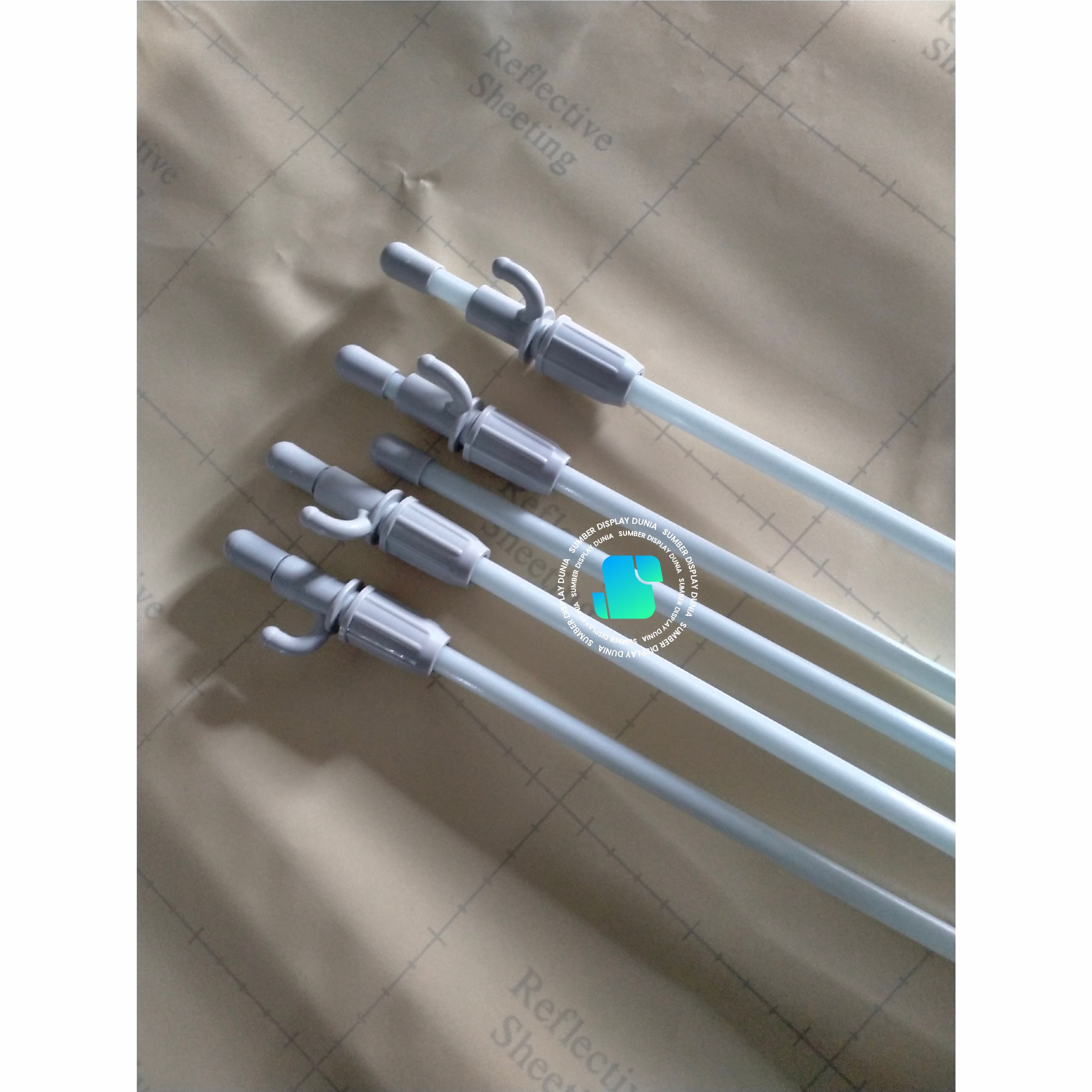 X Banner Donut Putih https://sdisplay.co.id/ - Sumber Display Dunia